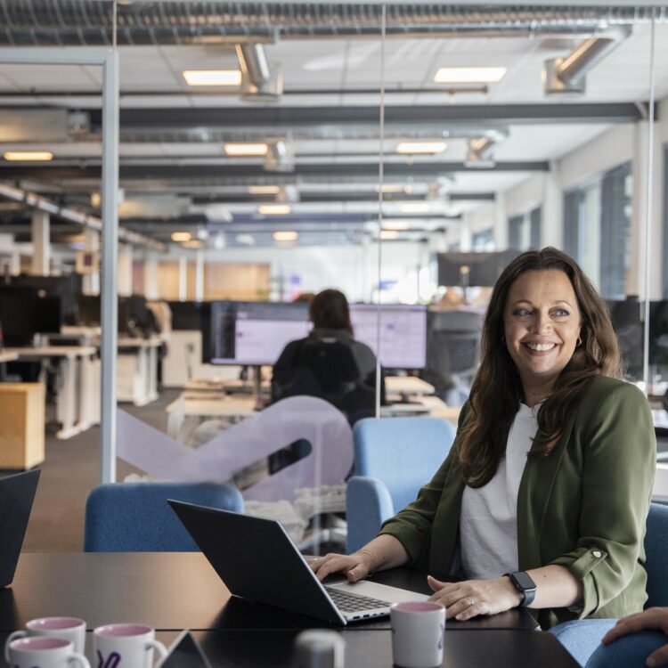 Global IT asset disposition (ITAD) • Secure recycling – Foxway